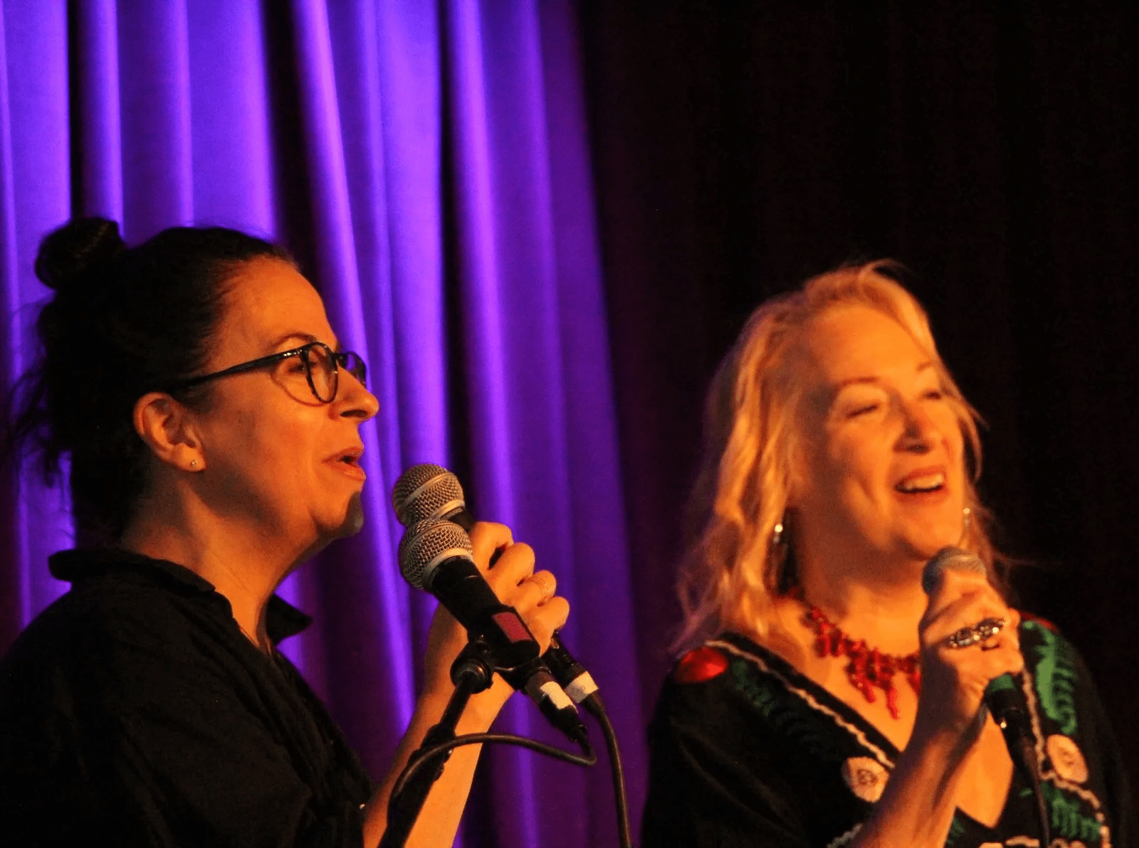 eeb815d6-ddc2-414a-b3d0-86e969217b90 | Firehouse Stage